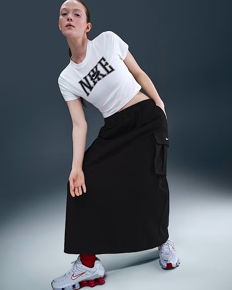 Larsen Thompson image