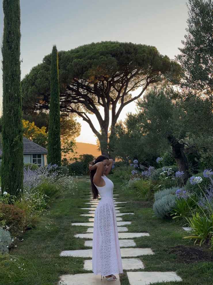 Fiona Barron image