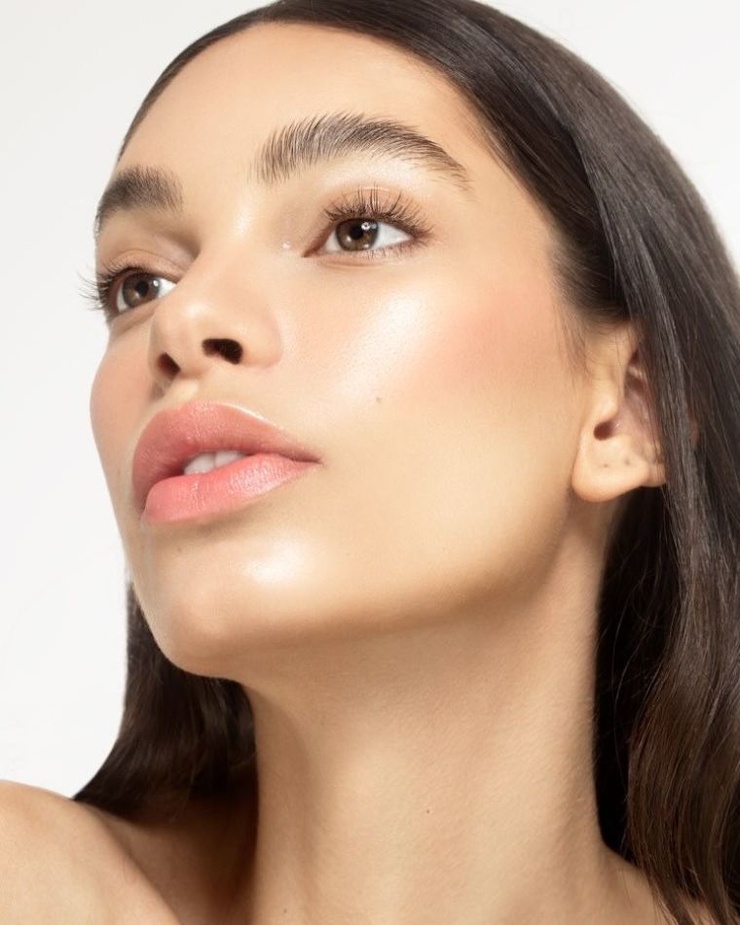 Picture of Ariella Moura