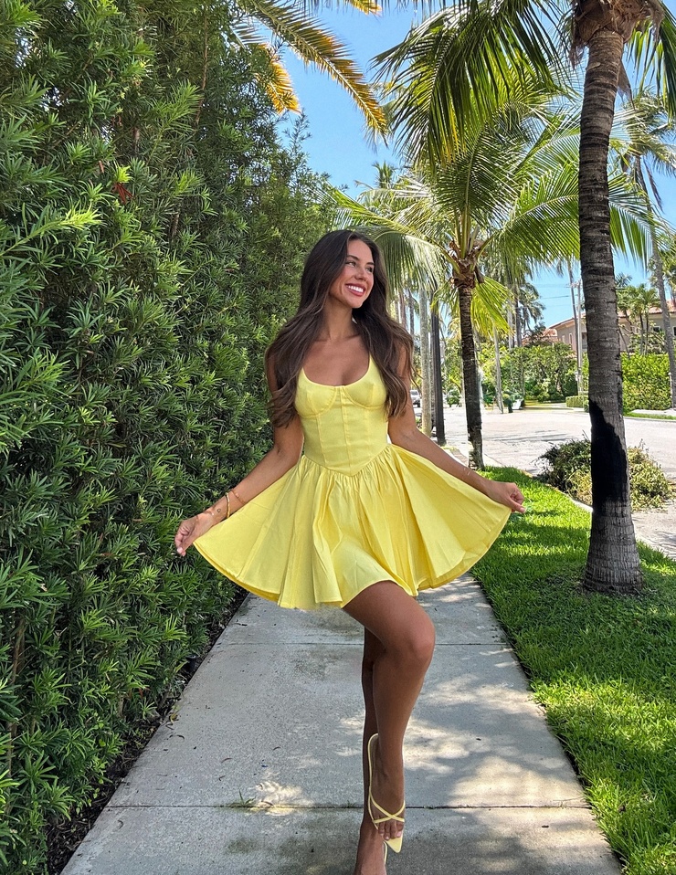Brit Manuela (model) image