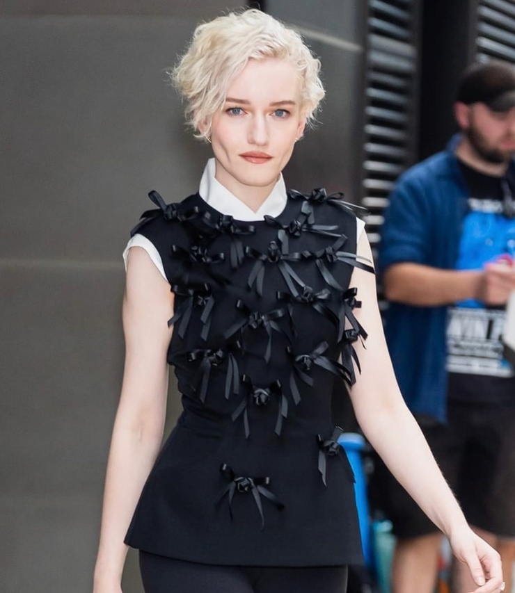 Julia Garner image