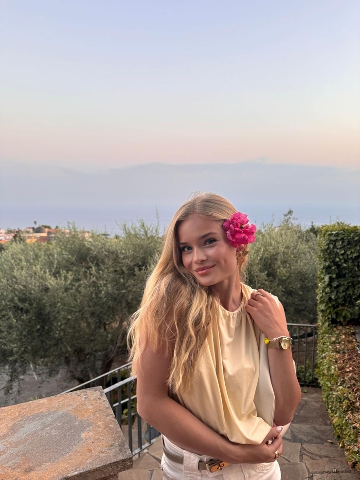Veronica Miller image
