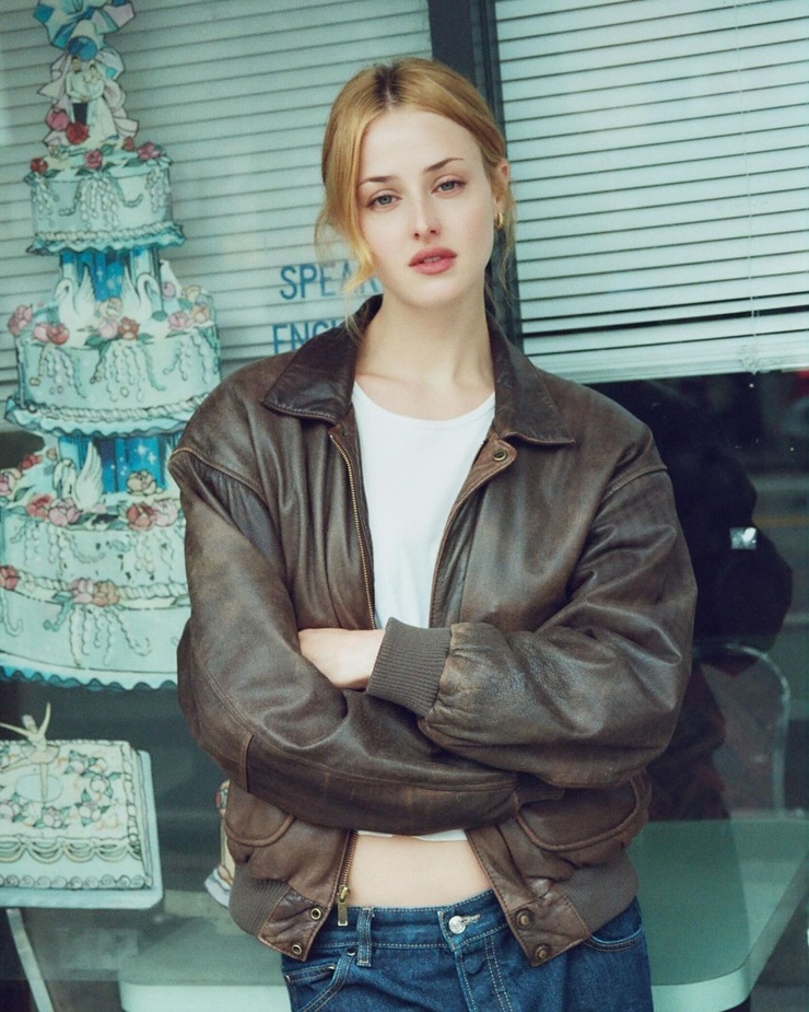 Image of Anna Van Patten