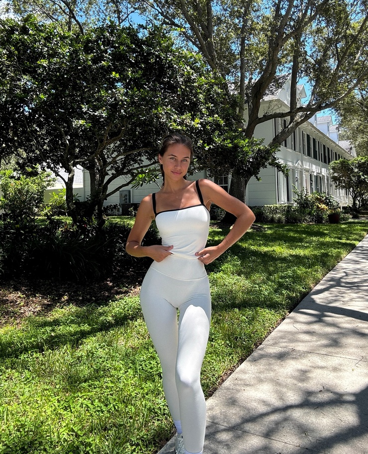 Brit Manuela (model) image