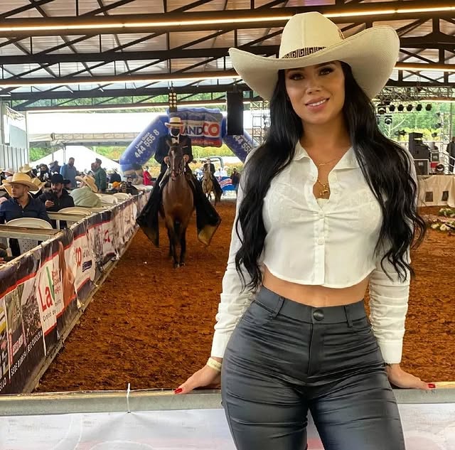 Elizabeth Lopez II image