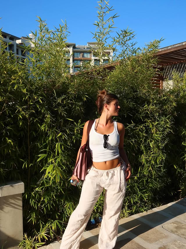 Elle Edwards image