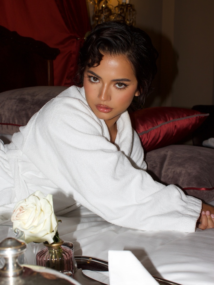 Isabela Moner image