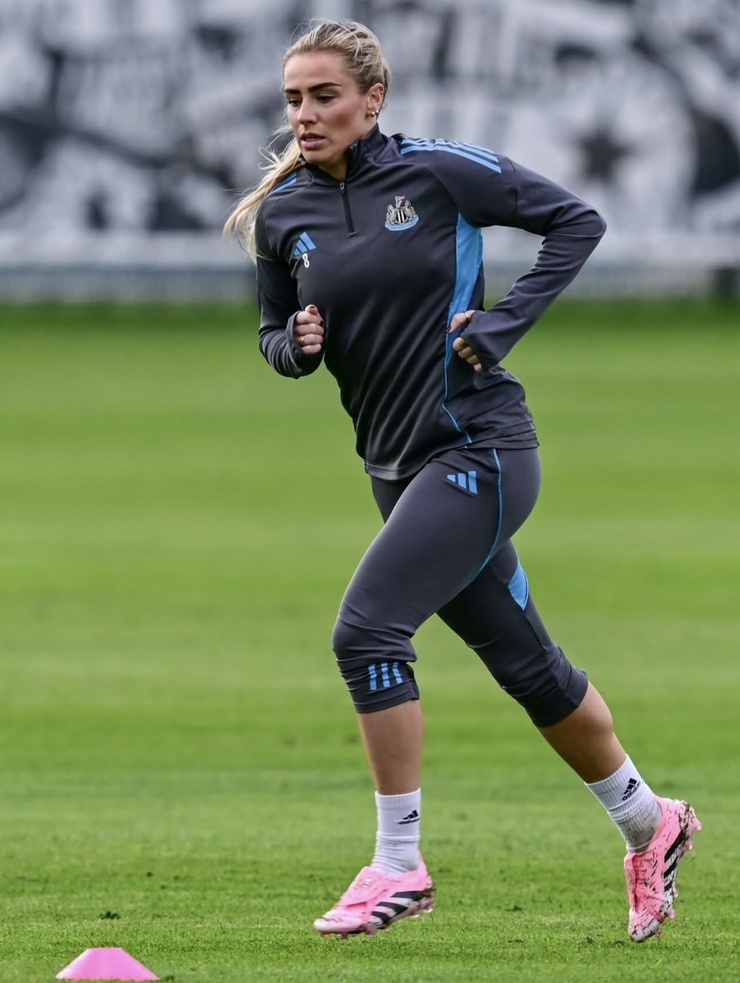 Emma Kelly (footballer) picture