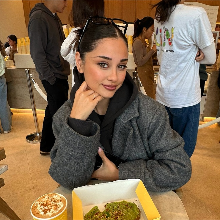 Yvette Monreal image