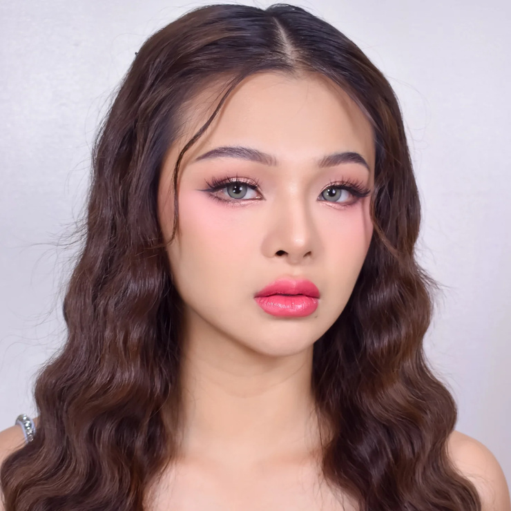 Picture of Angeli Khang