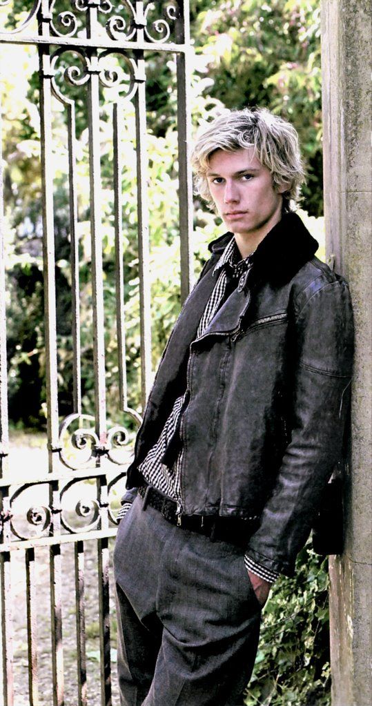 Picture of Alex Pettyfer