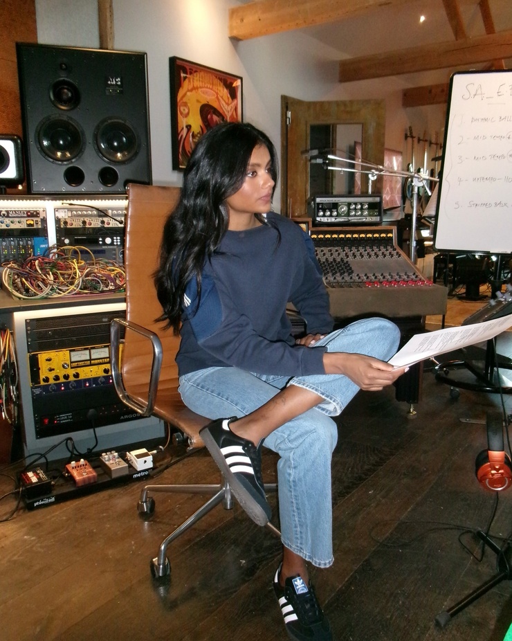 Picture of Simone Ashley