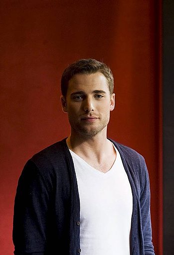 Picture of Dustin Milligan