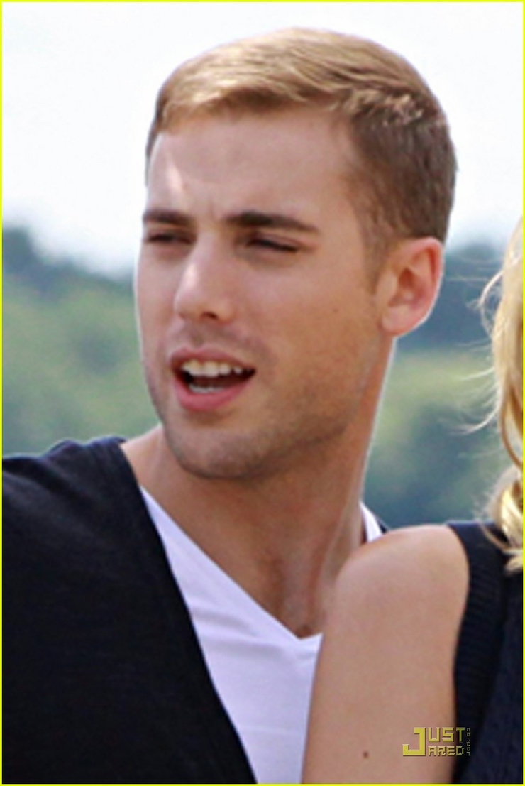 Picture of Dustin Milligan