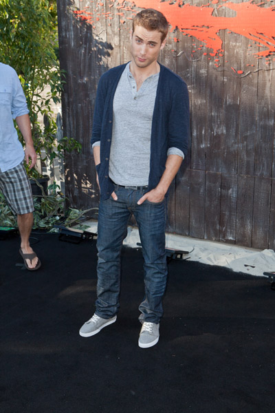 Picture of Dustin Milligan