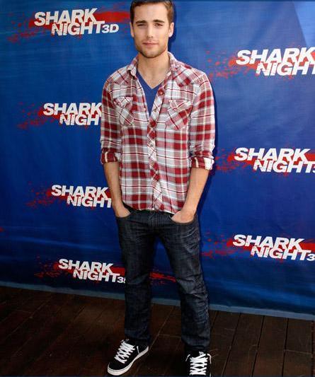 Image of Dustin Milligan