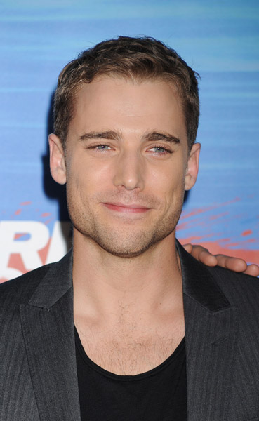 Picture of Dustin Milligan