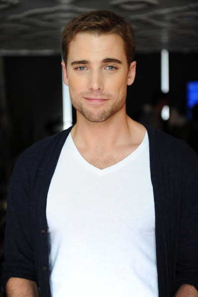 Picture of Dustin Milligan