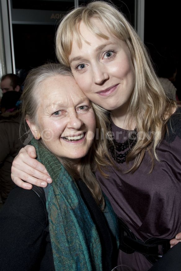 Hattie with her mother, actress Anna Carteret