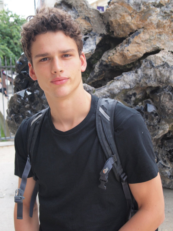 Image of Simon Nessman