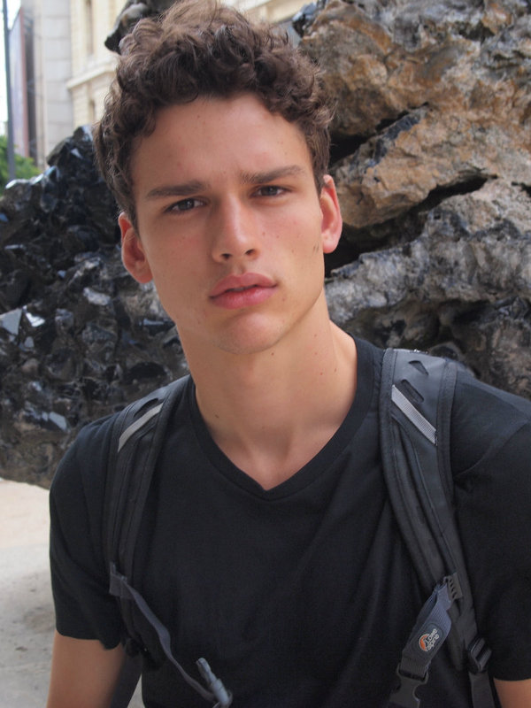 Simon Nessman picture
