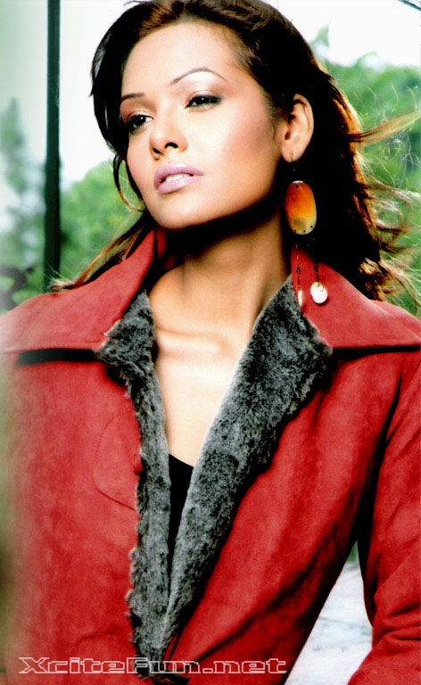 Image of Esha Gupta