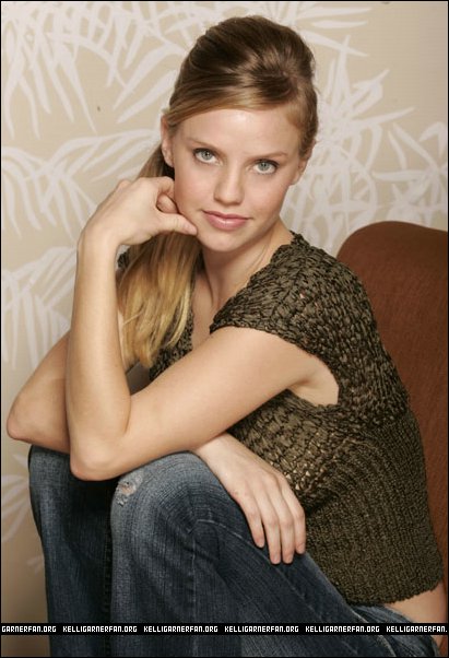 Kelli Garner picture