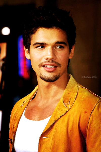 Steven Strait image
