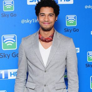 Picture of Elliot Knight