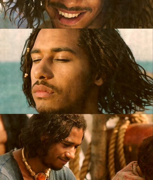 Picture of Elliot Knight