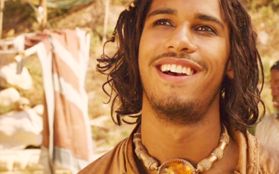 Picture of Elliot Knight