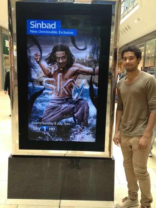 Picture of Elliot Knight