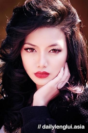Neelofa image
