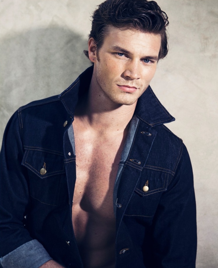 Picture of Derek Theler