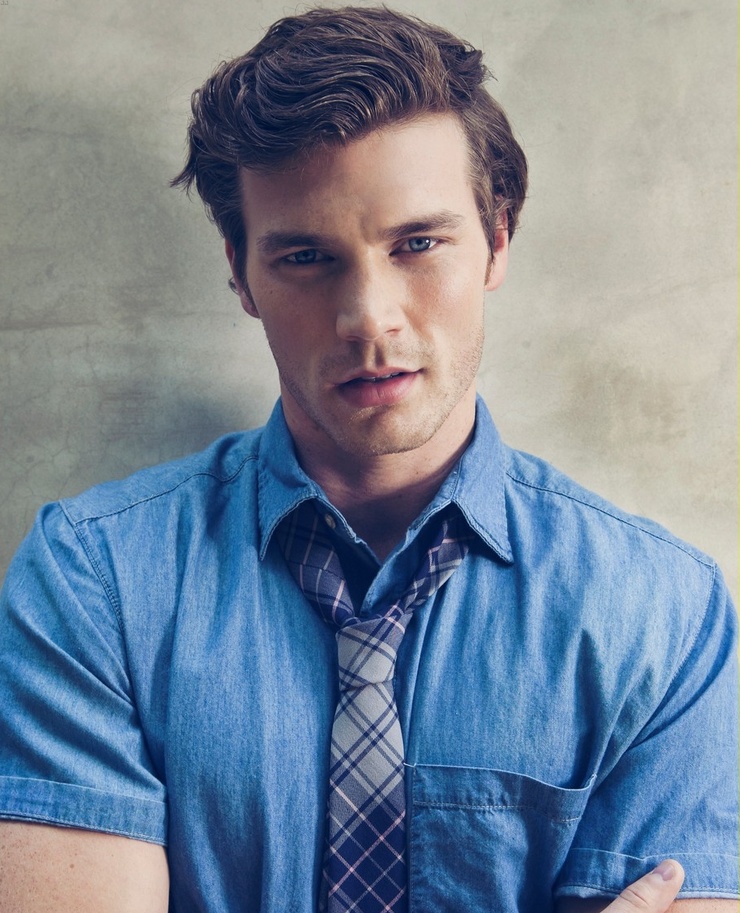 Picture of Derek Theler