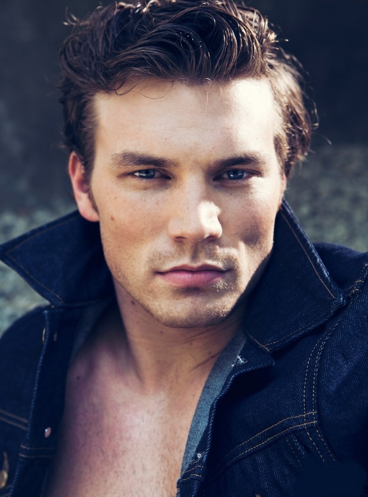 Picture of Derek Theler