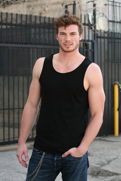 Derek Theler picture