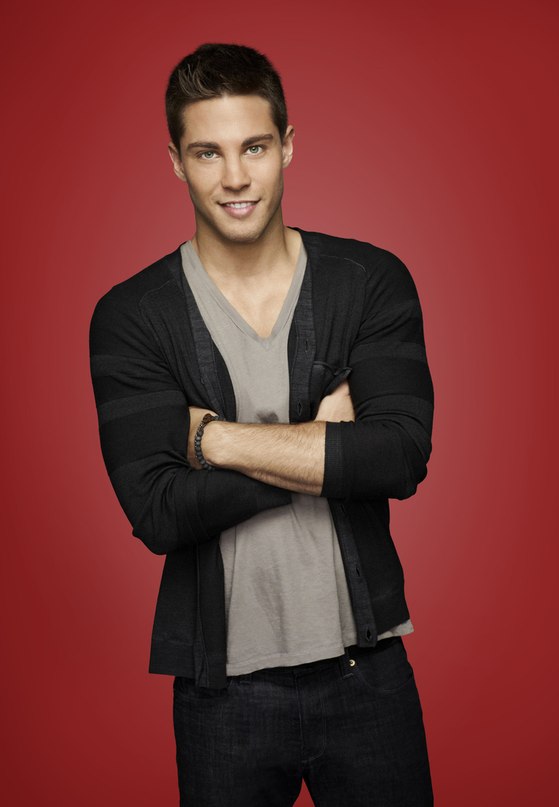 Picture of Dean Geyer