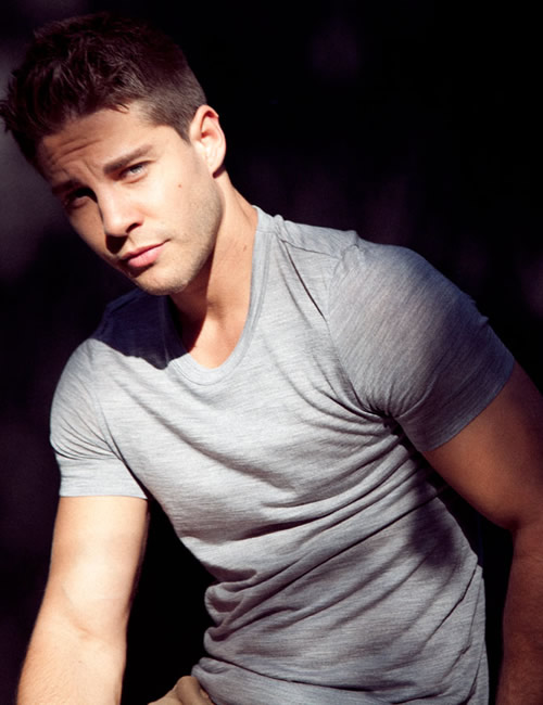 Picture of Dean Geyer