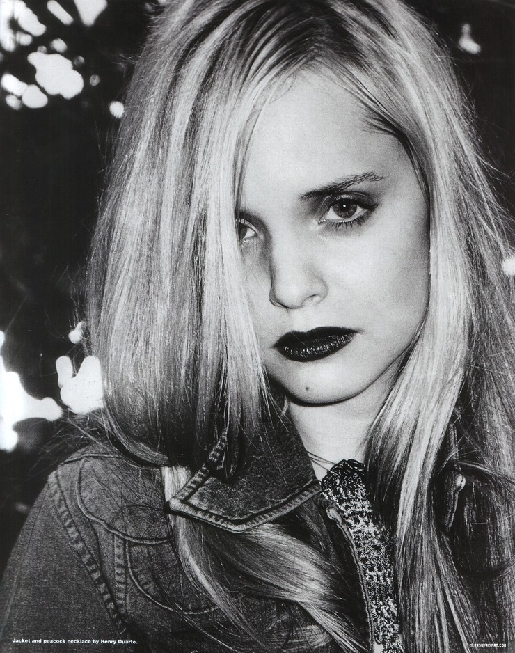Picture of Mena Suvari