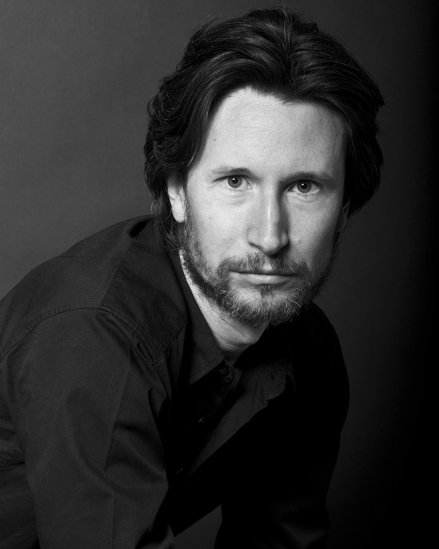 Picture of Jonathan Aris