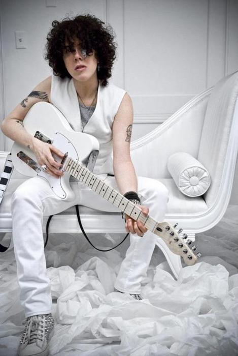 Laura Pergolizzi image