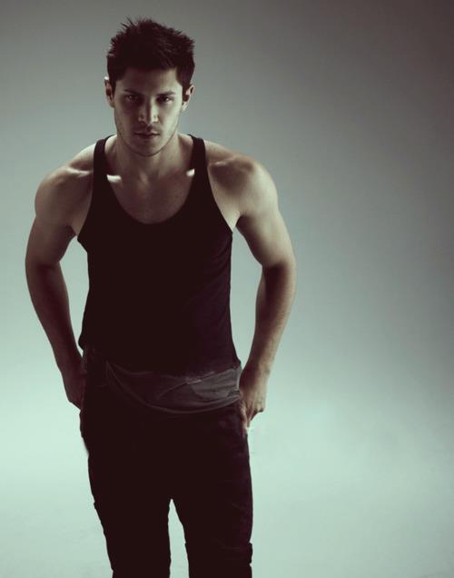Alex Meraz image