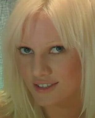 Julia Alexandratou picture