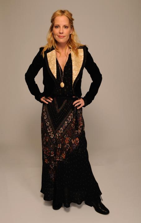 Emma Caulfield image