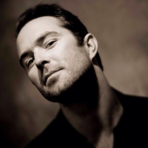 Picture of Sullivan Stapleton