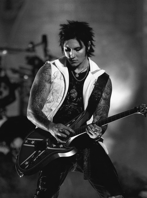 Synyster Gates image