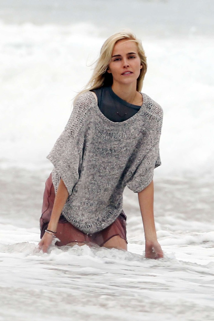 Isabel Lucas image