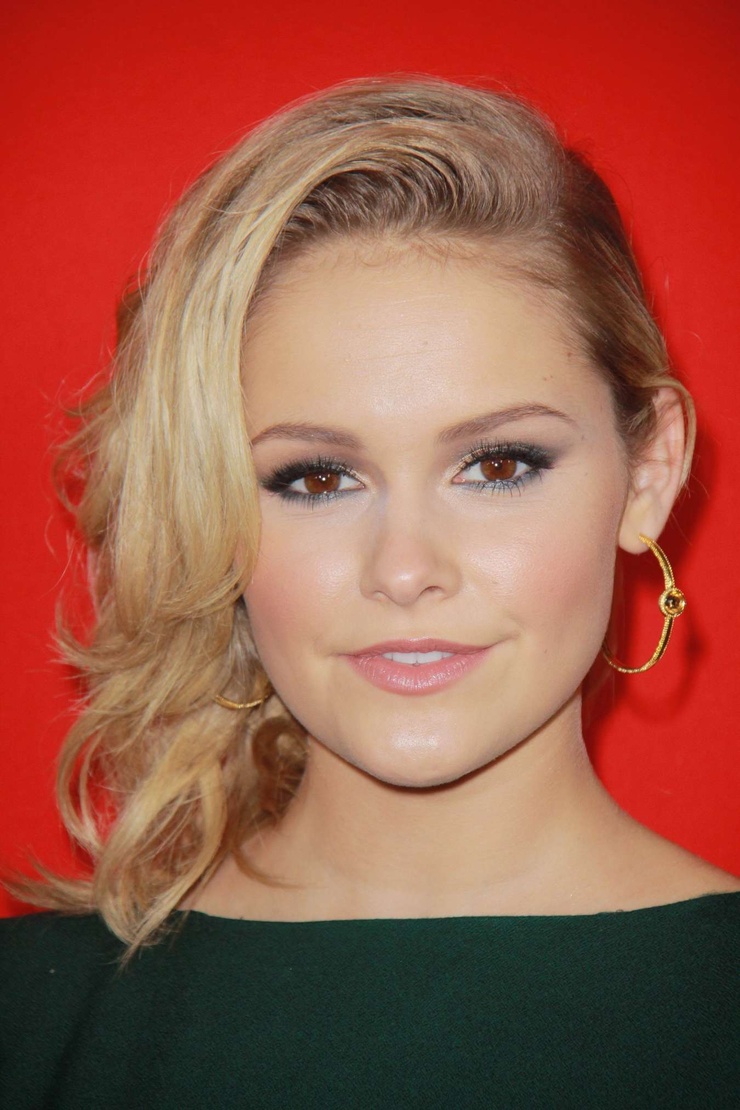 Picture of Cassi Thomson