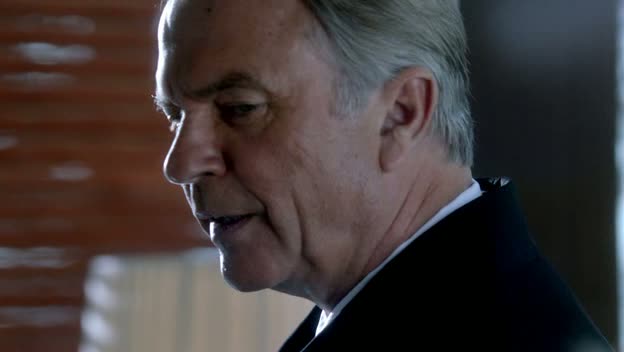 Sam Neil - Alcatraz S01E01